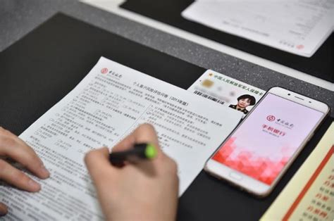 全军和武警部队4月1日起 换发第二代军人保障卡手机新浪网