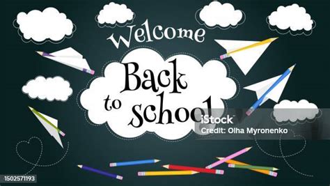 종이 비행기가 있는 학교 배너로 돌아갑니다 만화 벡터 그림 구름에 대한 스톡 벡터 아트 및 기타 이미지 구름 책 0명 Istock