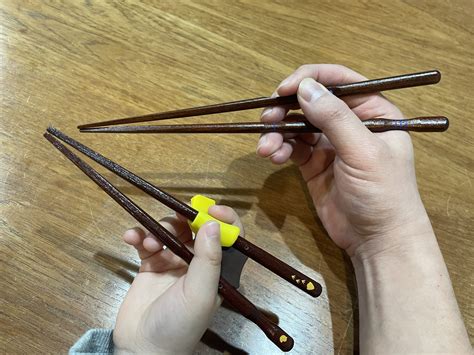 大人も子供も一緒に学ぶ「箸の持ち方」矯正箸