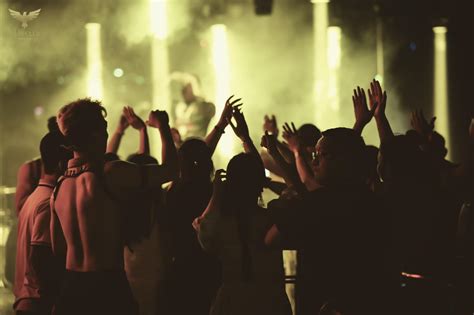 Nirvana Bar 20200710 蘋果即時 港聞 【武漢肺炎】員工確診後兩度陰性 石門雞煲店關門消毒 負責人質疑快速測試不準 Hk Feature