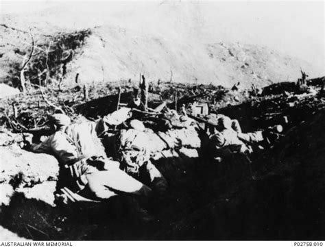 Korea 14 October 1952 Chinese Army Soldiers Entrenched On The Rise Of