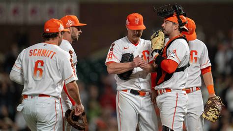 Watch Giants Pitcher Loses No Hitter In Dramatic Fashion Yardbarker
