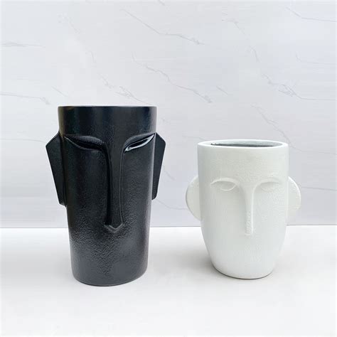 Mendels Linear Face Fiberglass Planterpotsvases