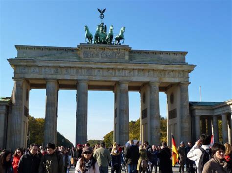 We Gs An Efficient 3d Gaussian Representation For Unconstrained Photo