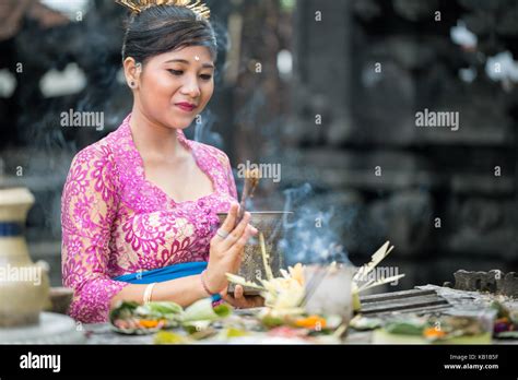 Junge tamilische frau Fotos und Bildmaterial in hoher Auflösung Seite Alamy