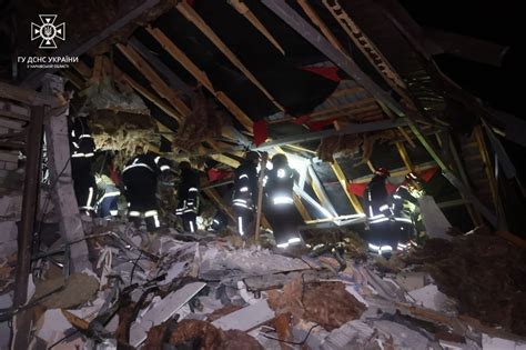 Аварійно рятувальна операція на місці ракетного удару по готелю на Харківщині триває Новини