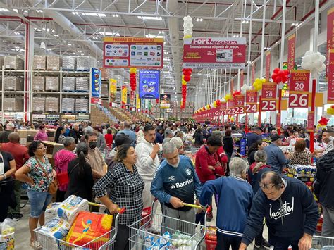 Fort Atacadista Inaugura Loja Em Canoas Clientes Fazem Fila Imensa Para Conhecer