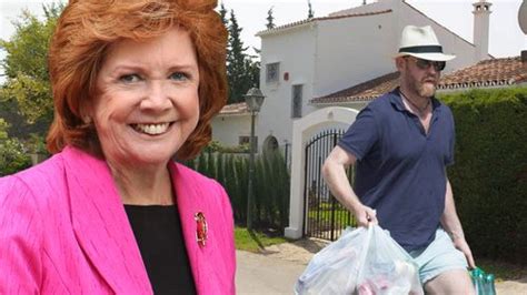 Cilla Blacks Son Pictured Arriving At Spanish Villa Where Showbiz