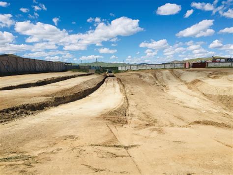 Тахилтаас Авто цогцолбор хүртэлх авто болон төмөр зам доогуурх нүхэн гарцын ажлыг эхлүүллээ