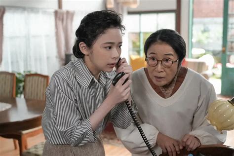 連続テレビ小説「ブギウギ」第114話。スズ子の家・居間にて。愛子を誘拐するという電話口の相手と話すスズ子（趣里）（c）nhk スポニチ