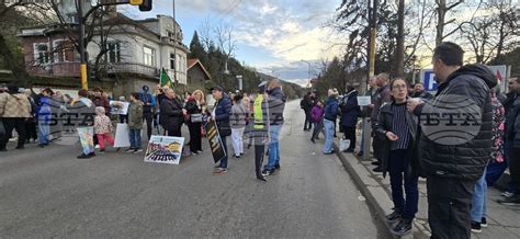 Жители на столичния квартал Княжево отново протестират с искане да се спазва ограничението на