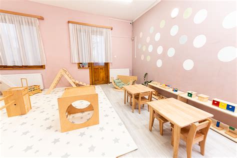 მონტეს მონტესორის საბავშვო ბაღი • Montessori Kindergarten
